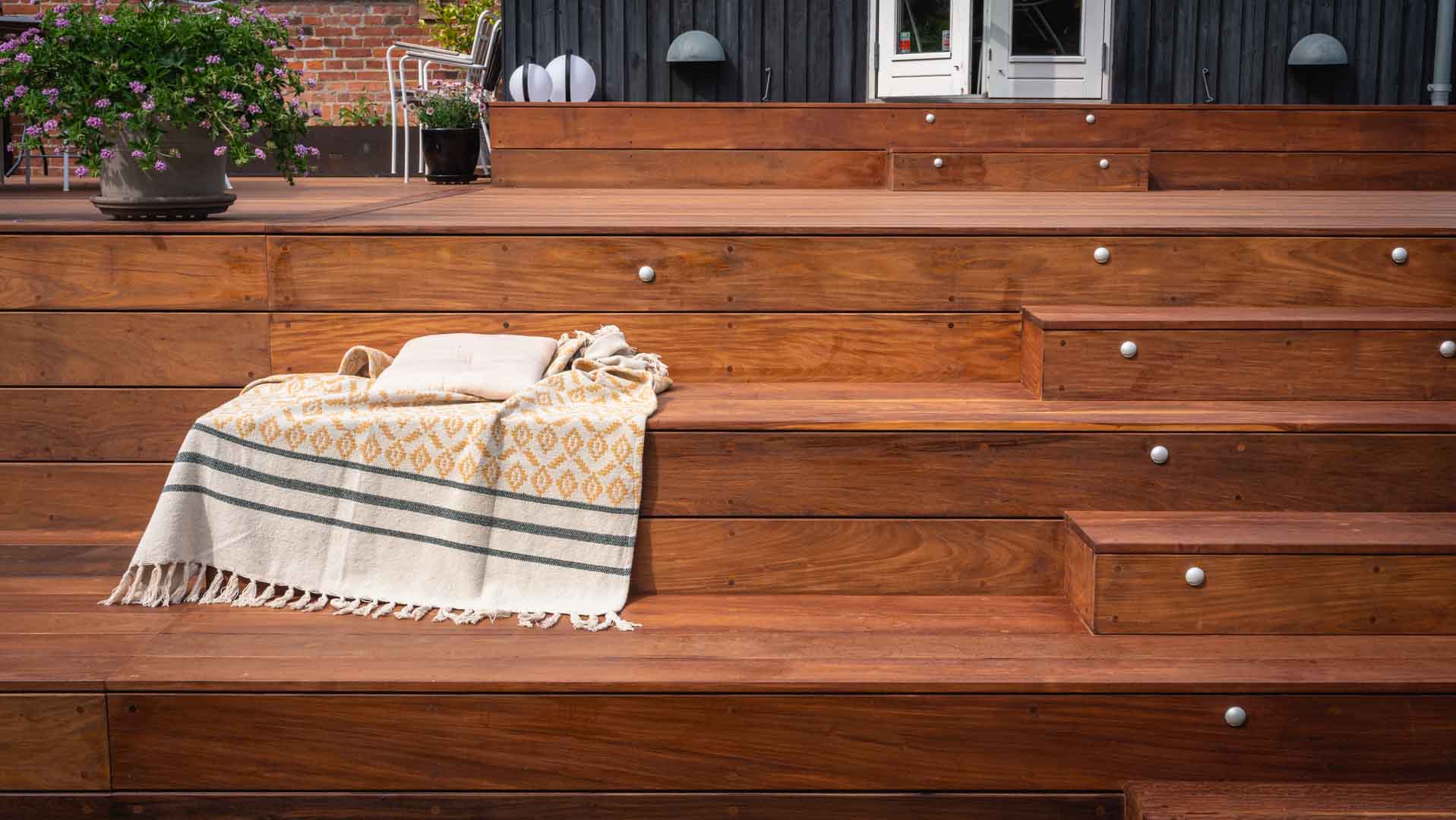 Se flotte træterrasser i flere niveauer | Kun Terrasser