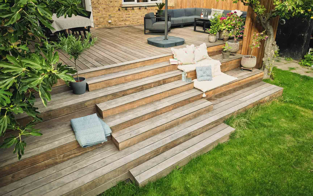 Byg din spanske træterrasse med trappe | Kun Terrasser