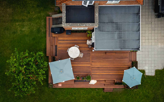 112 m2 terrasse med plantekasser, spanske trapper og lysspots i Vedbæk ...