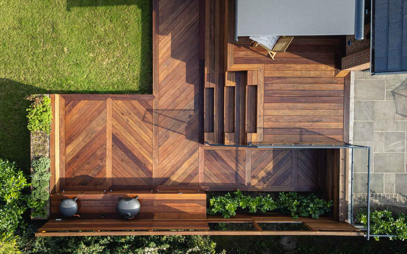 Få din unikke ipéterrasse i chevronmønster i Gentofte | Kun Terrasser