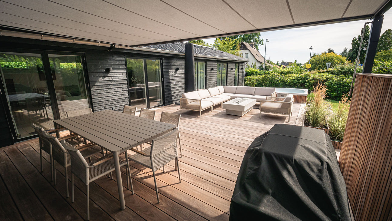 Oplev luksus træterrasse med spa | Kun Terrasser